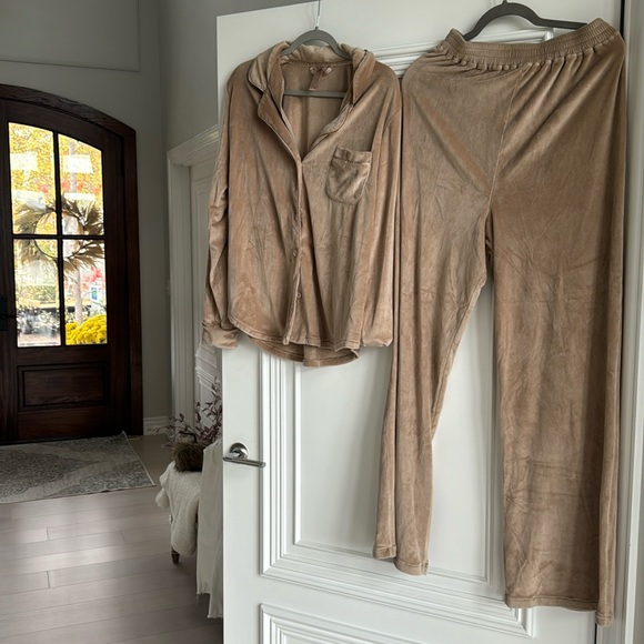 SKIMS | Other | Skims Velour Set Sienna Medium | Poshmark